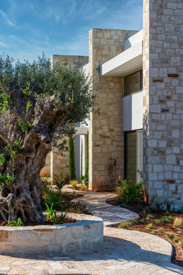 Τhe Feng Shui Stone House: Βιοκλιματική κατοικία δύο επιπέδων στο ...