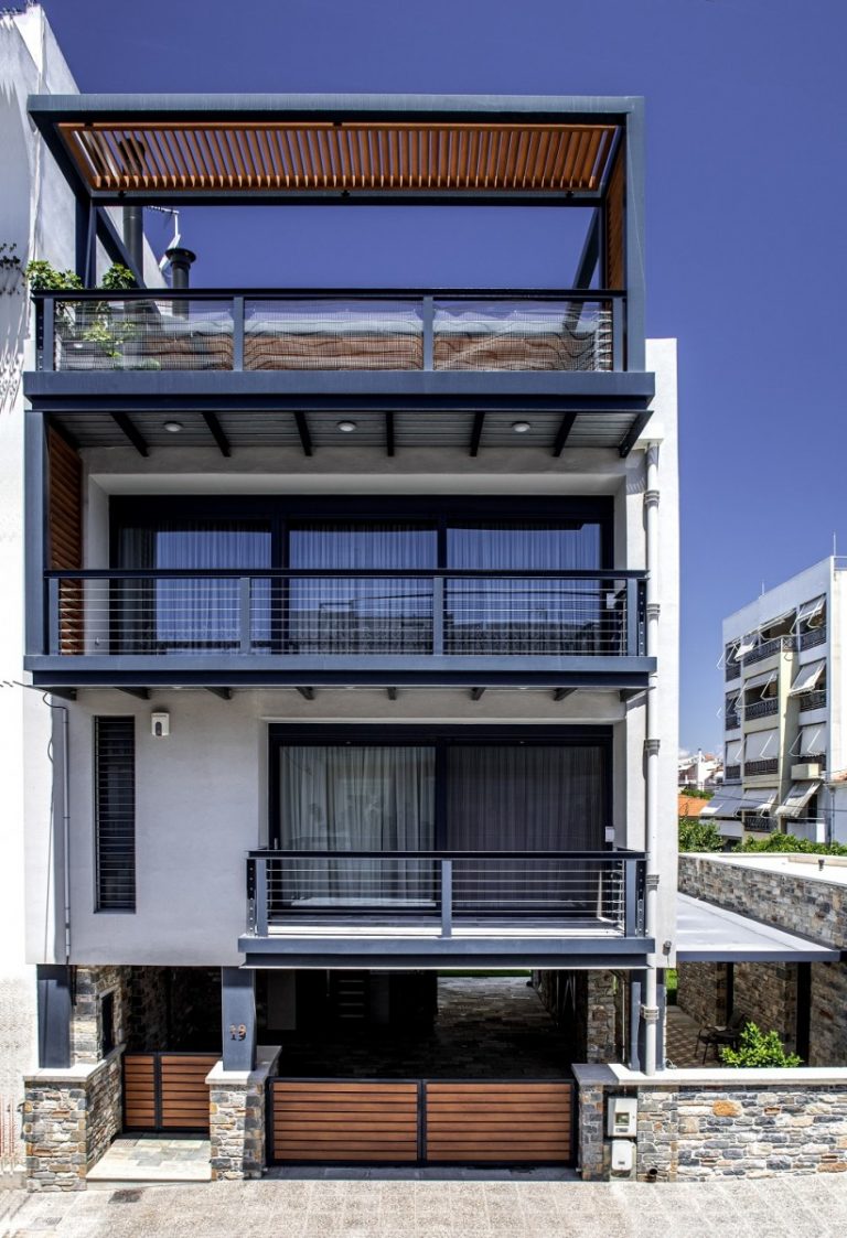 Tριώροφη κατοικία με μεταγενέστερη επέκταση στην πόλη του Βόλου ...