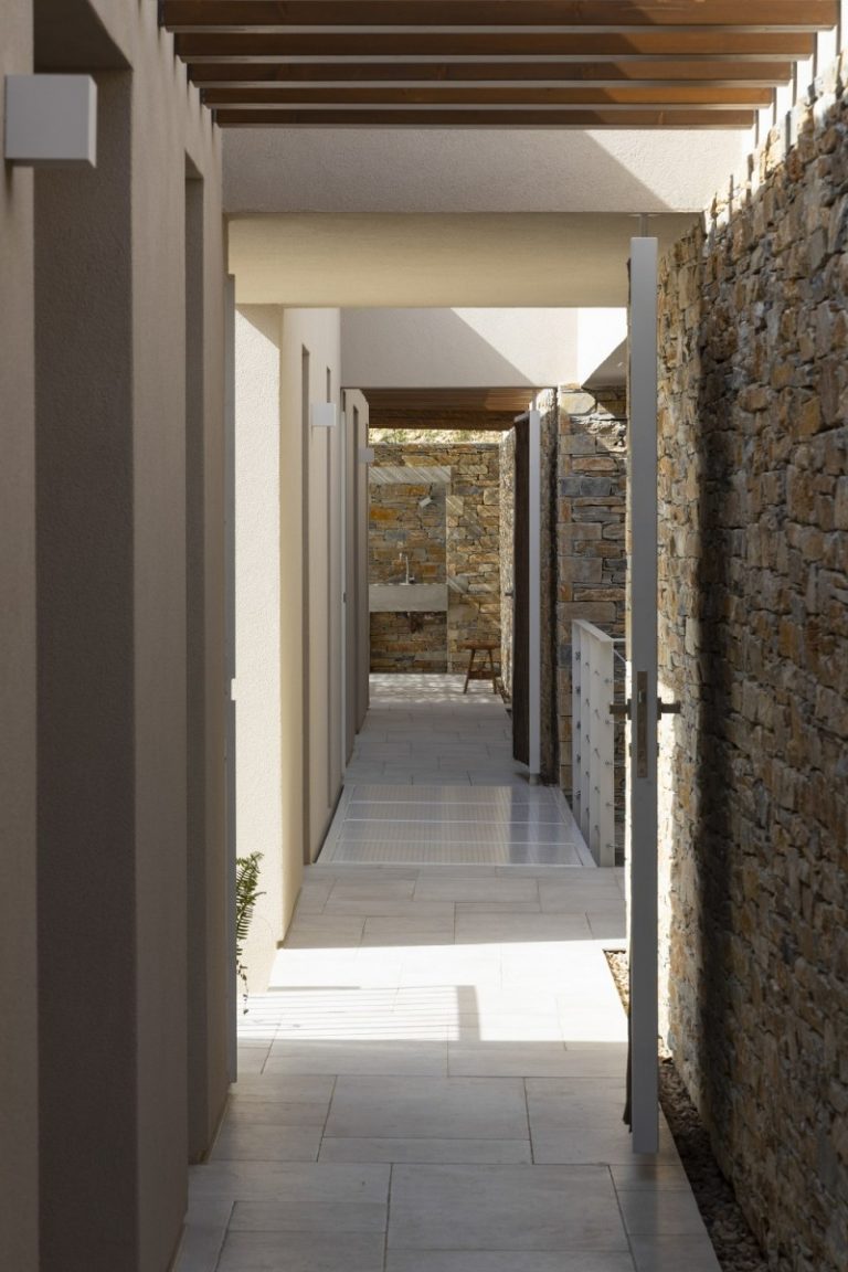 Ένα μοναδικό συγκρότημα εξοχικών κατοικιών στη Σκιάθο γίνεται «ένα» με ...