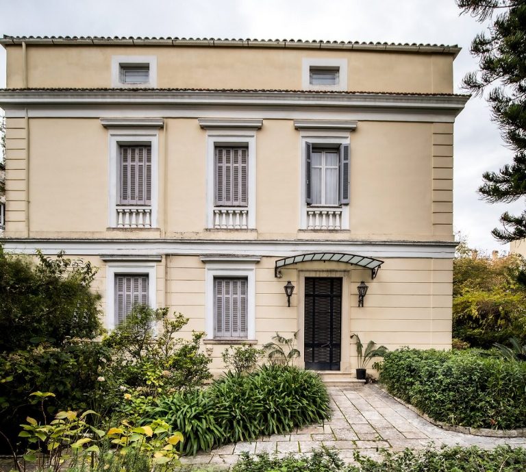 Domes: Μετατρέπει ένα ιστορικό αρχοντικό του 1903 στην Κέρκυρα σε ...