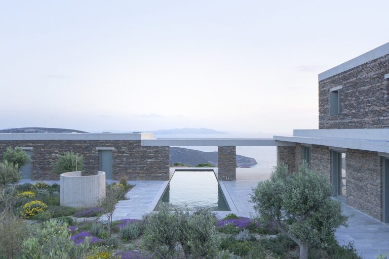 House with a garden: Μια σαγηνευτική κατοικία στη Σίφνο γίνεται «ένα ...