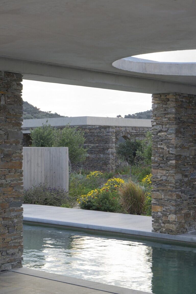 House with a garden: Μια σαγηνευτική κατοικία στη Σίφνο γίνεται «ένα ...